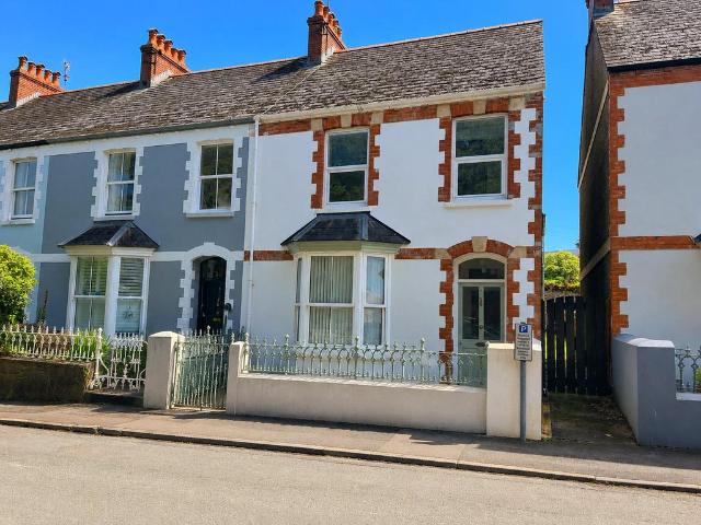 4 bedroom end of terrace house for sale