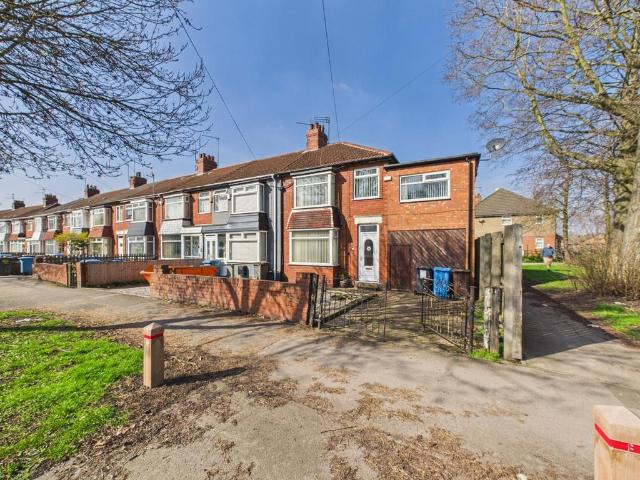4 bedroom end of terrace house for sale