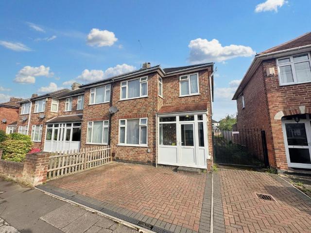 4 bedroom end of terrace house for sale
