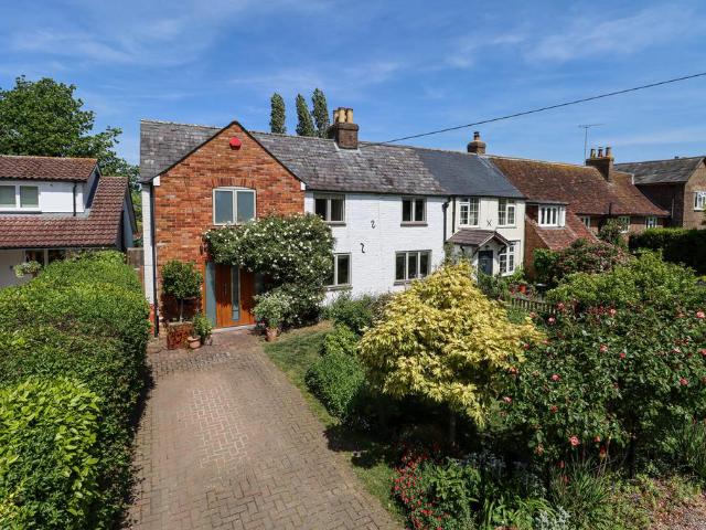 4 bedroom end of terrace house for sale