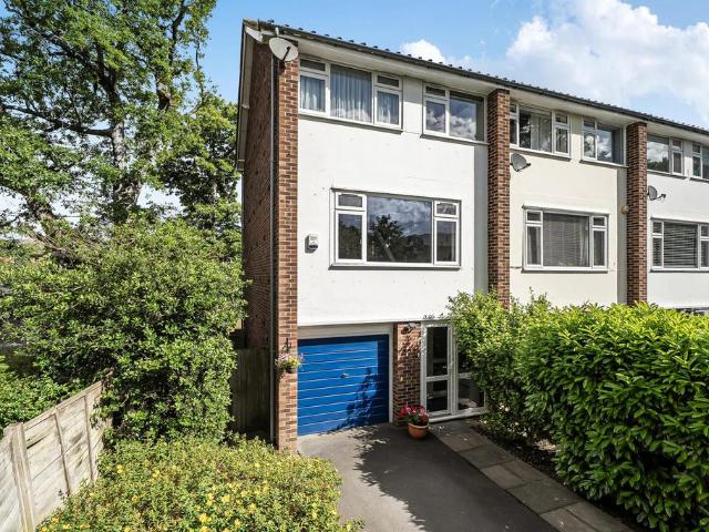 4 bedroom end of terrace house for sale