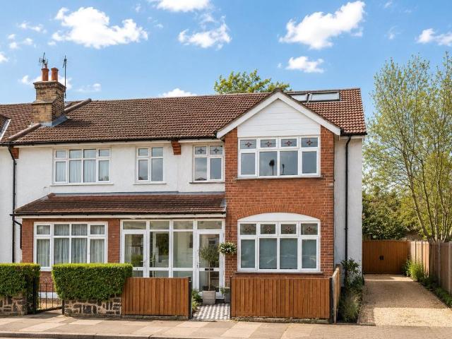 4 bedroom end of terrace house for sale
