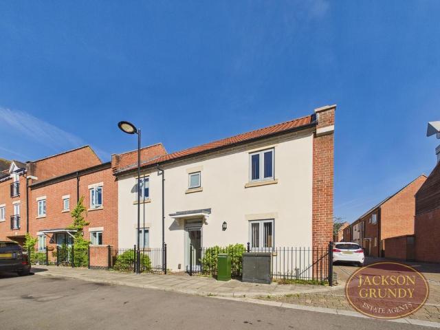 4 bedroom end of terrace house for sale