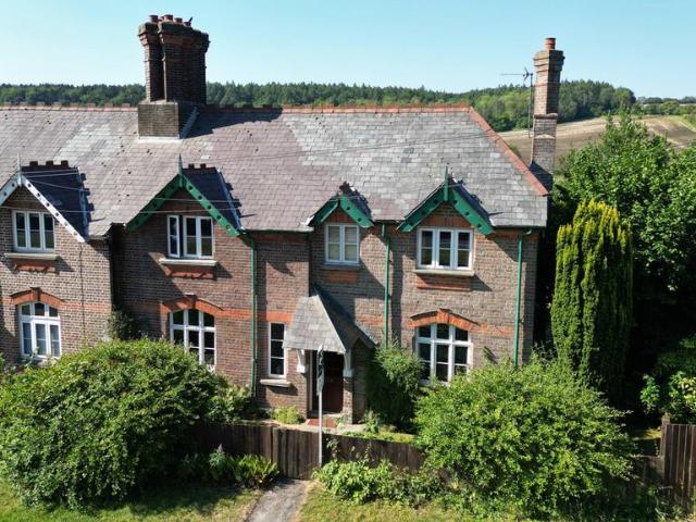 4 bedroom end of terrace house for sale