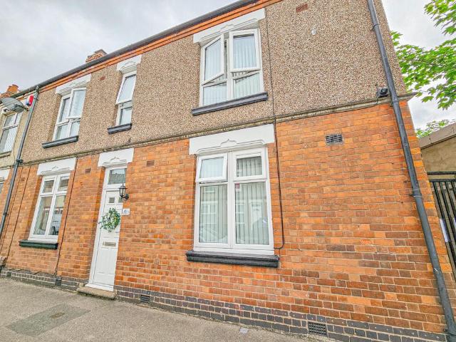 4 bedroom end of terrace house for sale
