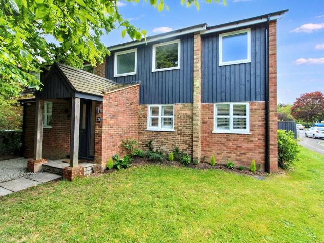 4 bedroom end of terrace house for sale