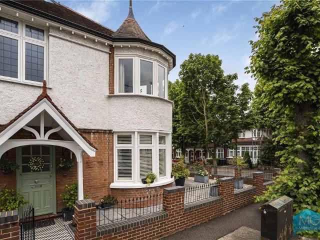 4 bedroom end of terrace house for sale