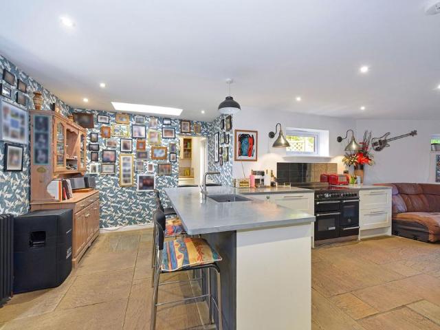4 bedroom end of terrace house for sale