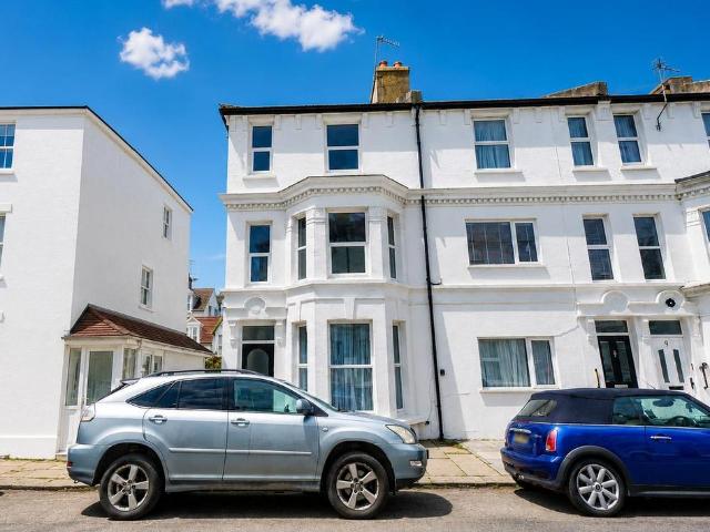 4 bedroom end of terrace house for sale