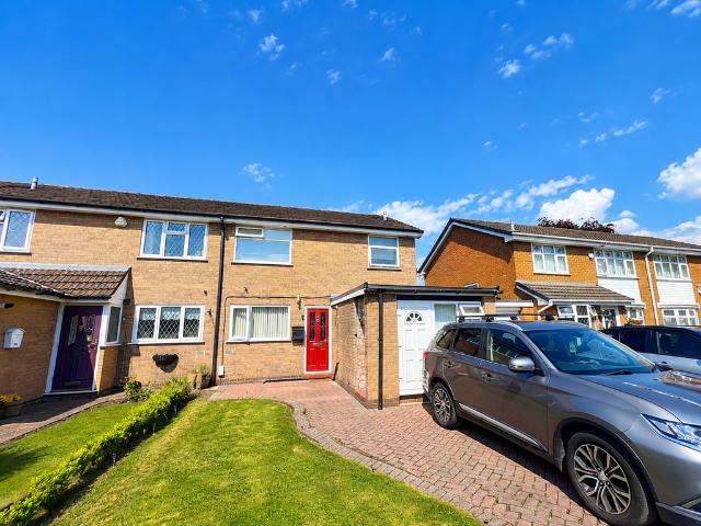4 bedroom end of terrace house for sale