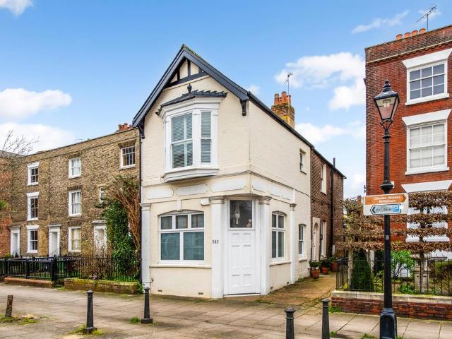 4 bedroom end of terrace house for sale