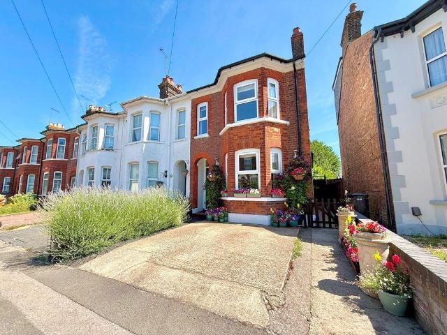4 bedroom end of terrace house for sale