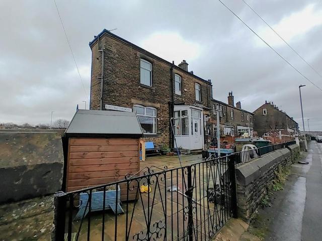4 bedroom end of terrace house for sale