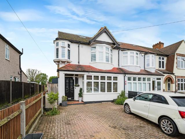 4 bedroom end of terrace house for sale