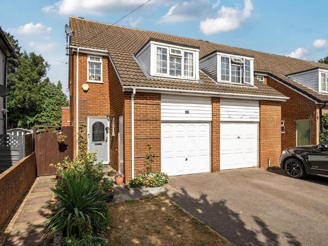 4 bedroom end of terrace house for sale