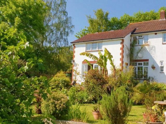 4 bedroom end of terrace house for sale