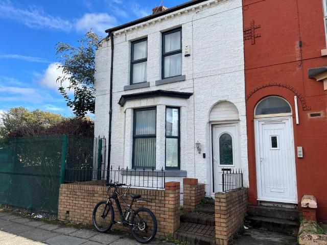 4 bedroom end of terrace house for sale