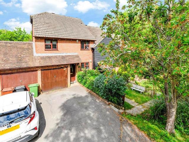 4 bedroom end of terrace house for sale