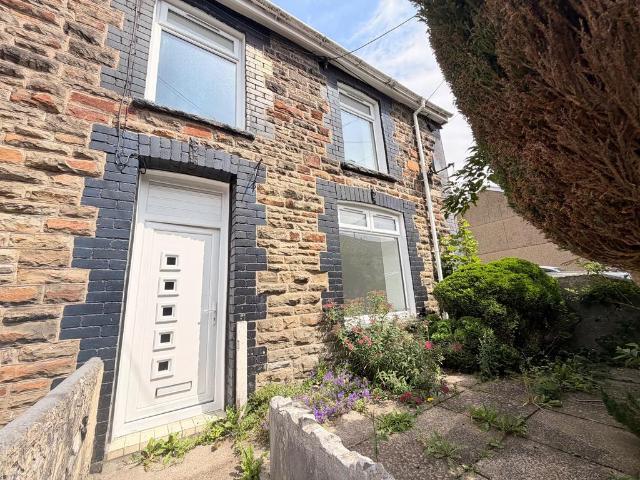 4 bedroom end of terrace house for sale