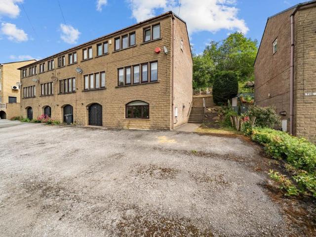 4 bedroom end of terrace house for sale