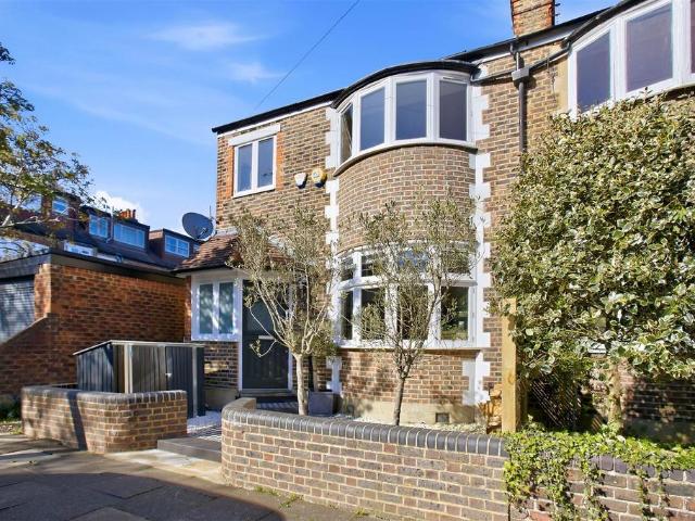 4 bedroom end of terrace house for sale