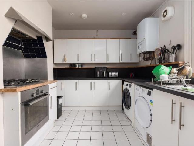 4 bedroom end of terrace house for sale