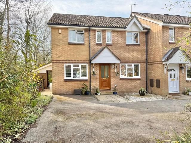4 bedroom end of terrace house for sale