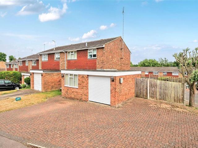 4 bedroom end of terrace house for sale