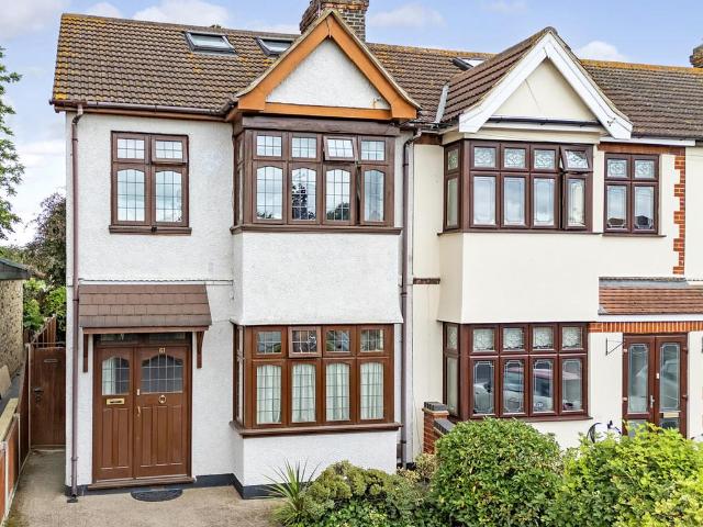 4 bedroom end of terrace house for sale