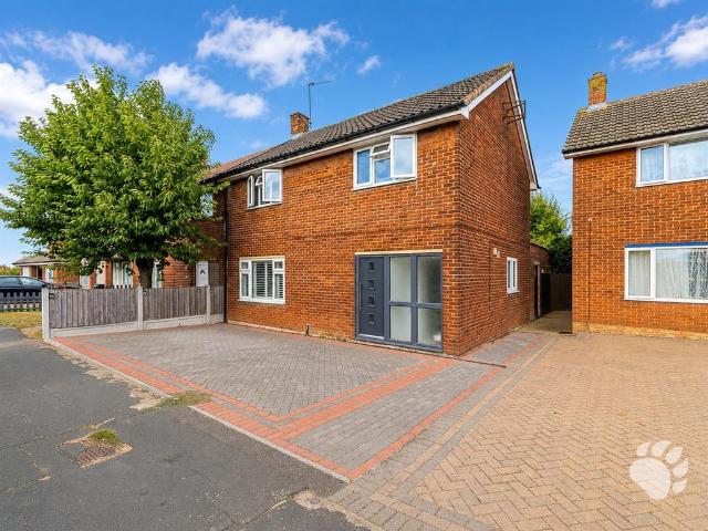 4 bedroom end of terrace house for sale