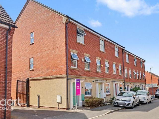 4 bedroom end of terrace house for sale