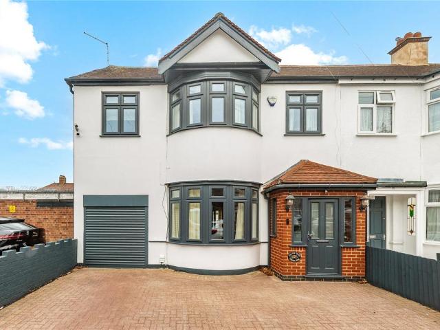 4 bedroom end of terrace house for sale