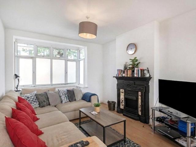 4 bedroom end of terrace house for sale