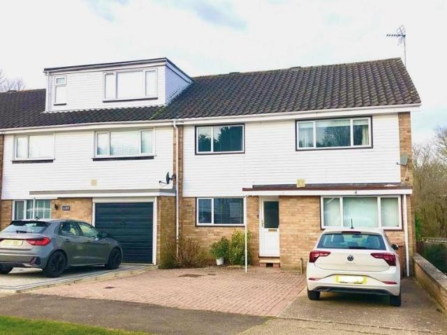 4 bedroom end of terrace house for sale