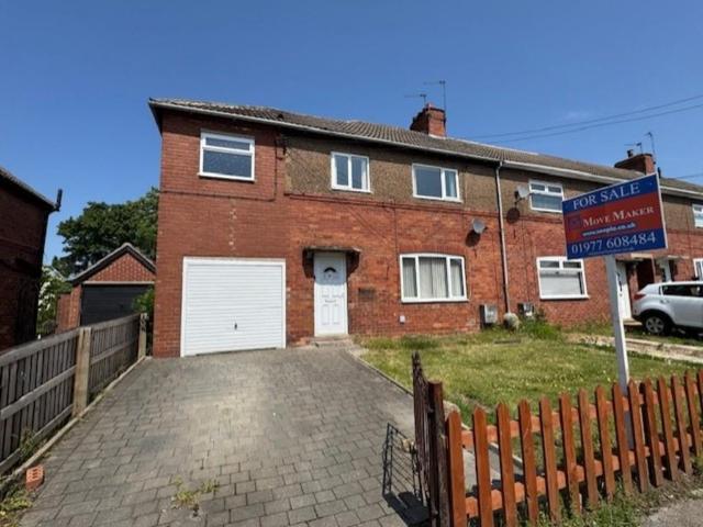4 bedroom end of terrace house for sale