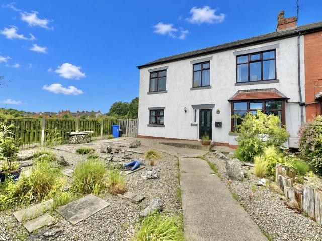 4 bedroom end of terrace house for sale