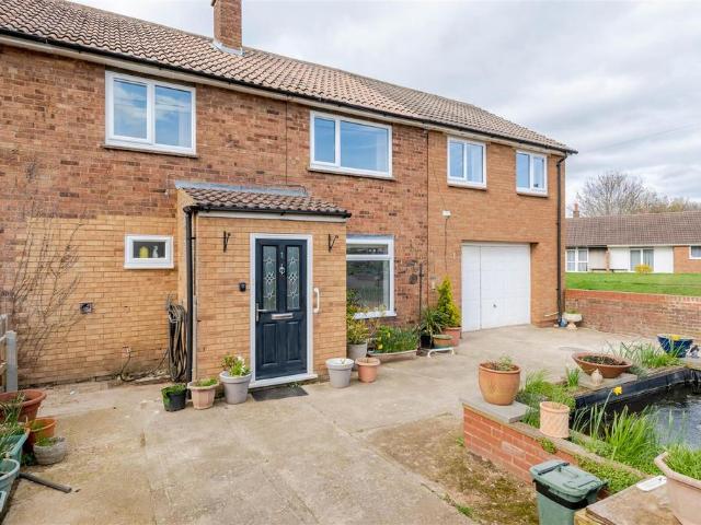 4 bedroom end of terrace house for sale