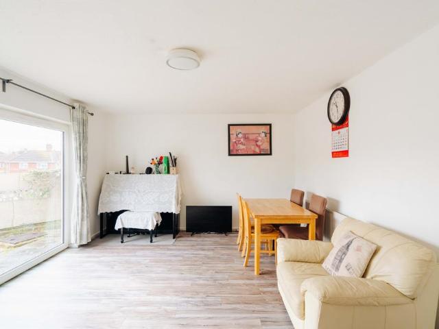 4 bedroom end of terrace house for sale