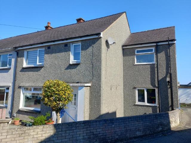 4 bedroom end of terrace house for sale