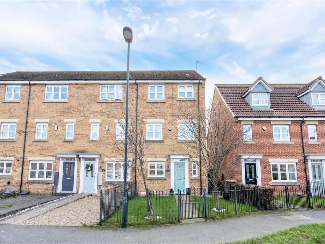 4 bedroom end of terrace house for sale