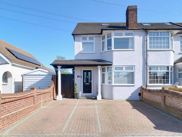 4 bedroom end of terrace house for sale
