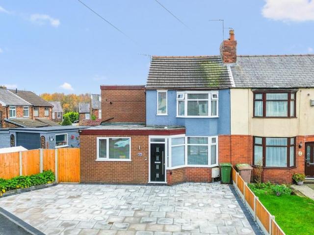 4 bedroom end of terrace house for sale