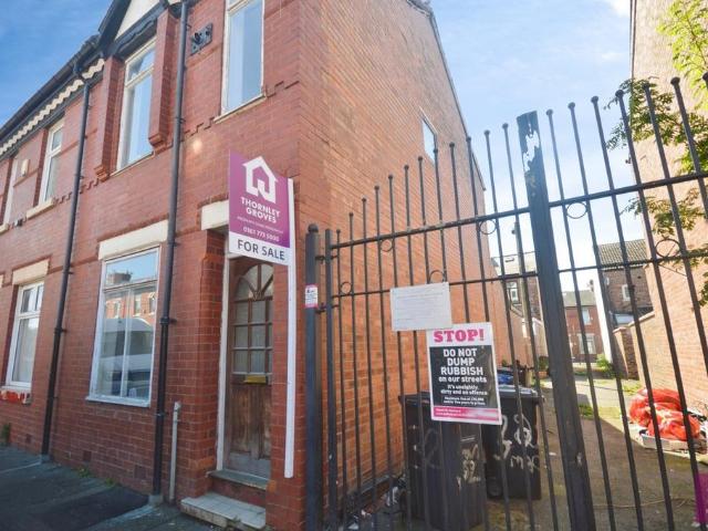 4 bedroom end of terrace house for sale