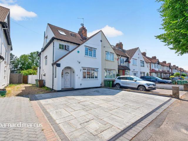 4 bedroom end of terrace house for sale