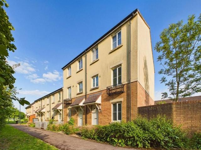4 bedroom end of terrace house for sale