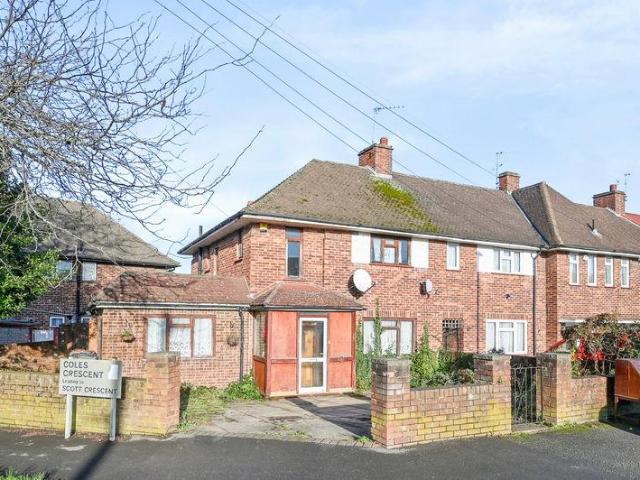 4 bedroom end of terrace house for sale