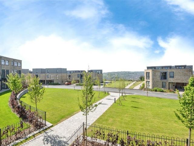 4 bedroom end of terrace house for sale
