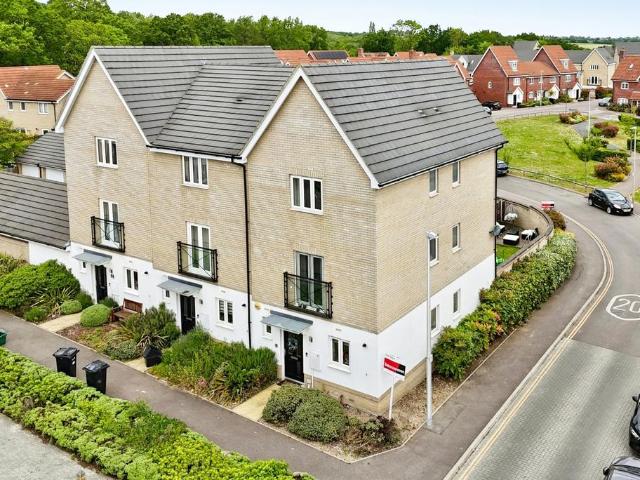 4 bedroom end of terrace house for sale