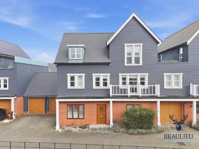 4 bedroom end of terrace house for sale