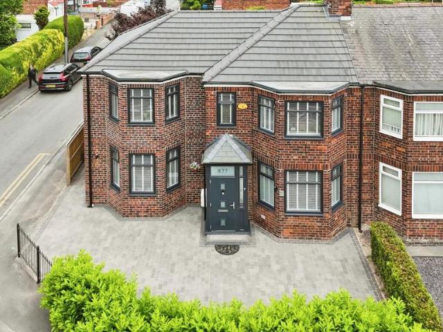 4 bedroom end of terrace house for sale
